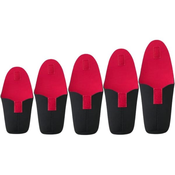 「防水・耐衝撃に優れた保護性能」ウェットスーツにも使われるネオプレン（厚さ約4 mm）を採用。突然の雨やアウトドア環境でも安心の防水性を発揮します。厚手のカバーが落下や衝撃から大切なレンズをしっかりガードします。「手で素早く取り出せるワンタ...