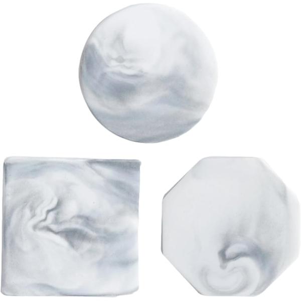 バリエーションコード : 2BUVCK1F1W「商品説明」大理石調のマーブル模様が美しいコースター3枚セットです。丸型・四角型・八角形の異なるデザインで、グラスやマグカップをスタイリッシュに演出。陶器素材ならではの高級感があり、来客用やカフ...
