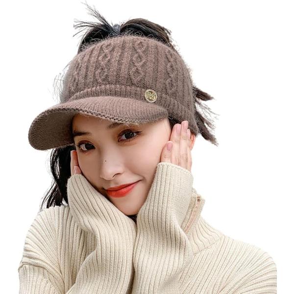 バリエーションコード : 2BUVCKFV1O「ポニーテール対応デザイン」帽子の上部が開いているので、ポニーテールやまとめ髪を崩さずに被ることができます。髪型を選ばず、さまざまなシーンでおしゃれを楽しめる画期的なデザインです。「優れた保温性...