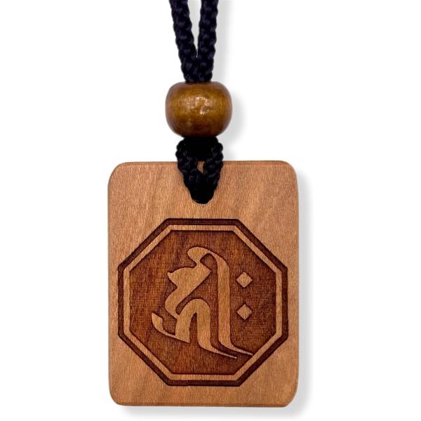 バリエーションコード : 2BUVRI1I5P「仏の智慧を象徴する聖なる一文字」 守護梵字は、古来より仏様を表す象徴的な文字として大切に受け継がれてきました。装飾ではなく、信仰や祈りの対象として、人々の心を支えてきた存在です。「干支にまつわ...