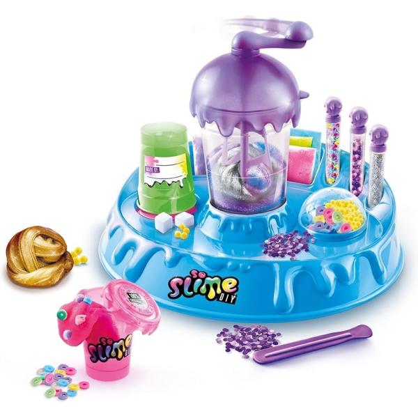 水とスライムパウダーを混ぜるだけ簡単にオリジナルスライムが作れる10種類のソースライムと、キラキラやつぶつぶなど8種類のデコパーツを自由に組み合わせて、自分だけのオリジナルスライムが作れるセット。本体サイズ：W255xD205xH180（ｍ...