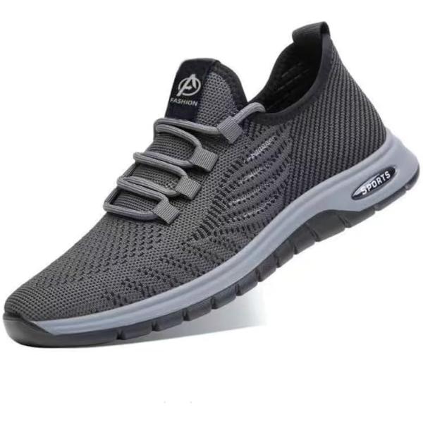 バリエーションコード : 2BUX1UOWYI「片足約350gの安定設計」適度な重量が歩行時のブレを抑え、安定感ある履き心地を実現。通勤や外回り、長時間のウォーキングでもしっかりとした踏み心地で足元をサポートします。「3Dメッシュ構造で通気...