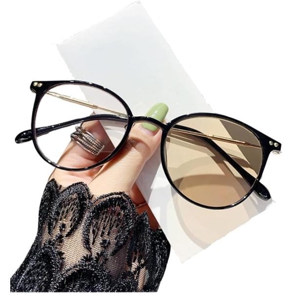 バリエーションコード : 2BUXP05RDH「これ1本でOK。室内外でかけ替え不要の調光レンズ」 おしゃれな伊達めがねが、屋外では紫外線から目元を守るサングラスに早変わり、UV400レンズが紫外線を99%以上カットし眩しさを抑え大切な瞳を...