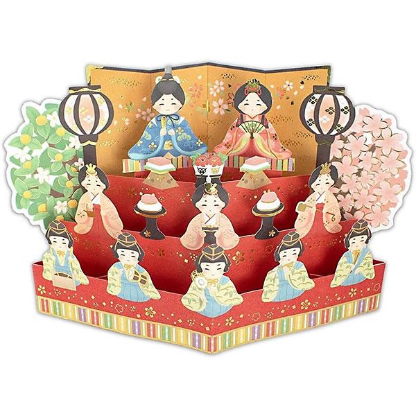 鮮やかな紅色の雛壇と、やさしい表情の雛人形が特徴的なデザインです。下部を左右から押すと簡単に立てて飾れます。◇パッケージサイズ：H213×W125×D3mm◇カード：H114×W193mm（閉じた状態）◇封筒：120×210mm、郵便枠なし...