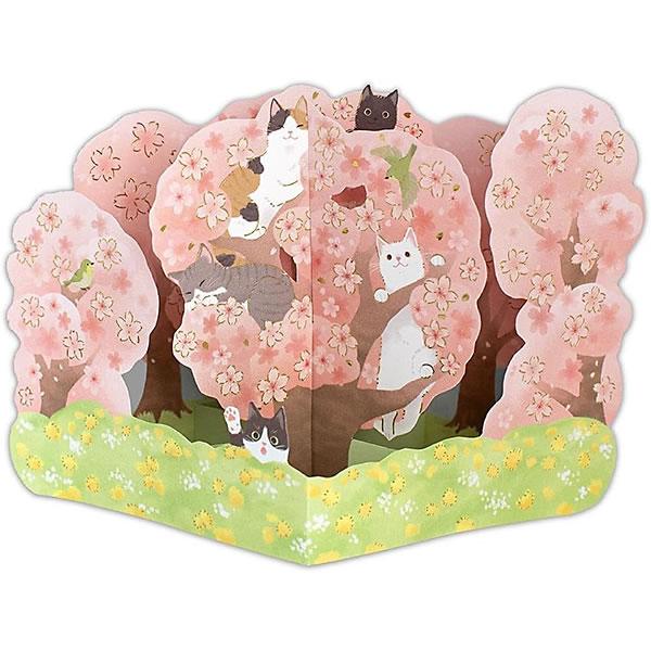 満開の桜にたんぽぽ畑、桜に登って春を楽しむ猫たちを描描いている、もらって嬉しい、飾って華やかな春カードです。下部を左右から押すと簡単に立てて飾れます。◇パッケージサイズ：H213×W125×D3mm◇カード：H114×W200mm（閉じた状...