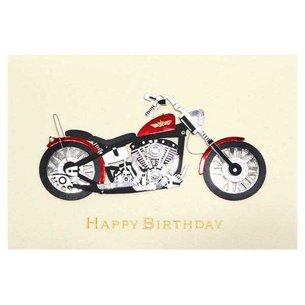 表紙にバイクのハンドメイド加工が施されている二つ折りお誕生日カードです。絵柄の一部に箔加工あり、メッセージ用中紙付。◇パッケージサイズ：W123×H170×D2mm◇カード：W155×H110mm（二つ折り時）◇封筒：W160×H115mm...