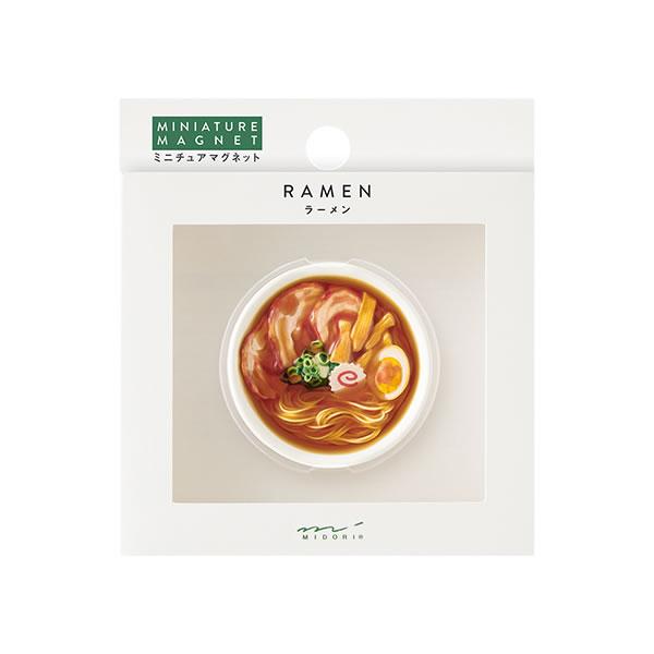 強力な磁石が付いた日本の料理を繊細な技術で表現した立体ミニチュアマグネットです。細密な作りで、しずる感のある誰もが食べたくなるおいしそうな見栄えが特徴です。ラーメン柄は、麺やスープ、チャーシュー、メンマ、ナルト、玉子が繊細な作りで再現されて...