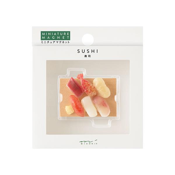 強力な磁石が付いた日本の料理を繊細な技術で表現した立体ミニチュアマグネットです。細密な作りで、しずる感のある誰もが食べたくなるおいしそうな見栄えが特徴です。寿司柄は、寿司下駄にのった6貫のお寿司が繊細な作りで再現されています。パッケージはマ...