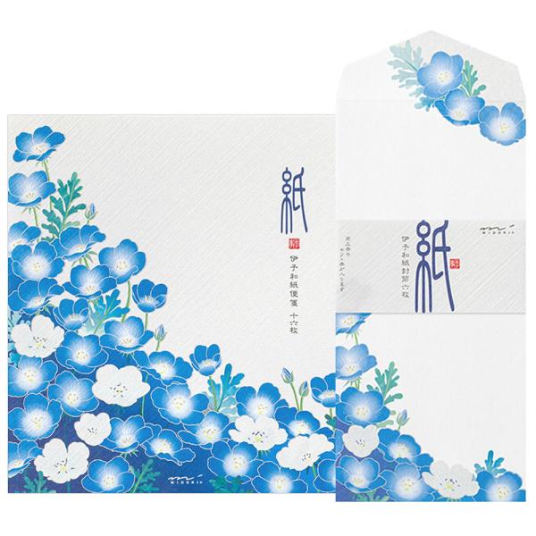 一面の青い世界。白い花が輝くネモフィラの便箋花畑を埋め尽くす青いネモフィラが鮮やかなレターセット。白い花には偏光パールインキを使用しており、和紙の質感とともに上質な春の便りを演出します。◇便箋：H177×W168×D4mm 、16枚入（2柄...