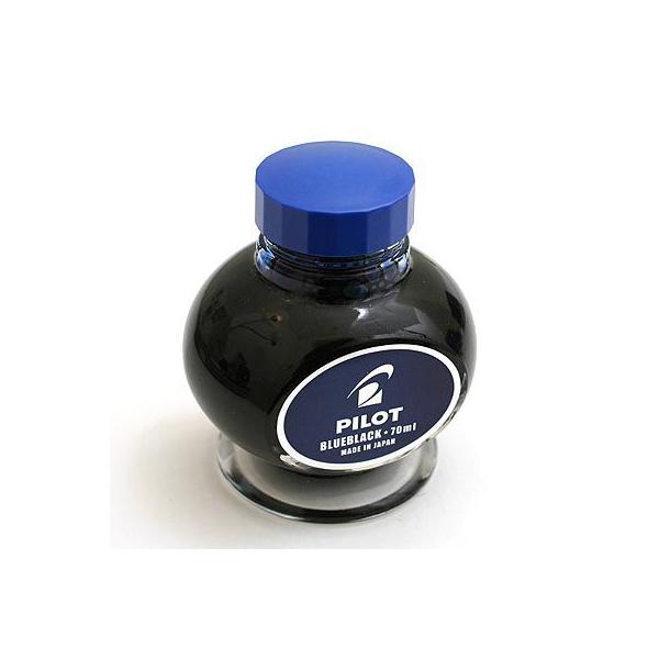 このボトルインキは吸入に最適なインク深さにインキが溜まるようになっております。 このボトルインキはP式万年筆以外の万年筆にも使用できます。