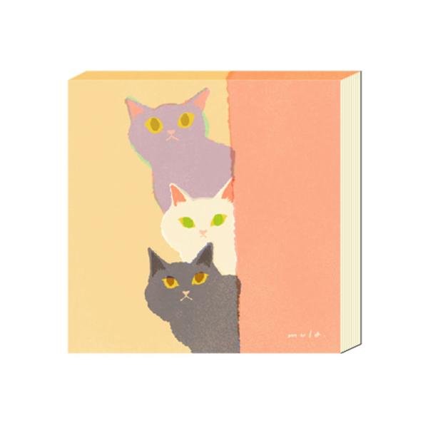 包装紙と同じ素材の紙を使用したメモパッドです。4種のイラストが25枚ずつ層になった100枚つづりになっています。懐かしい質感で温かみがあり、伝言メモや手帳のデコレーション、短いお手紙など幅広い用途でお使いいただけます。■mula何気ない日常...