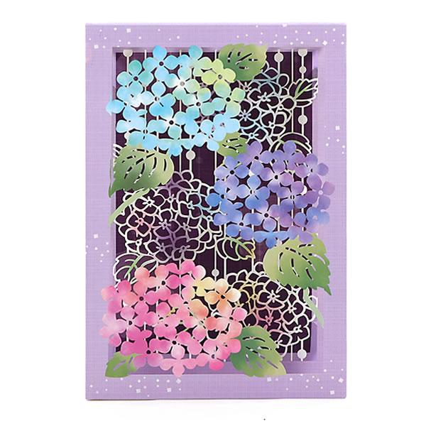 カードを開くと、藤棚の藤の花とその下のショウブの花が立ち上がります。花の部分にキラキラ輝くラメ加工がほどこされていて、とても華やかです。こちらのカードは季節のお便りとしてはもちろん、立てて飾れるのでご自宅に飾って楽しんでもいただけます。◇パ...