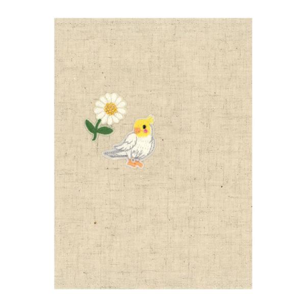 文庫本サイズのコットン製ブックカバーです。表紙は刺繍の絵柄付きです。本に合わせてのサイズ変更はできません。◇サイズ（見開き）：約W238×H163mm（文庫本サイズ対応）◇素材：コットン◇加工：刺繍※本に合わせてのサイズ変更はできません。※...