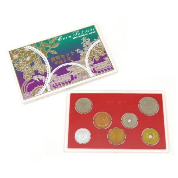 【商品名】: 貨幣セット 1997年 平成9年 ミントセット　【サイズ】: W:14cm H:9cm　【付属品】: 専用ケース（画像に掲載されているもののみ付属します）　【ランク】: 展示未使用品　/箱の折れやシミがありますが、未使用品のき...