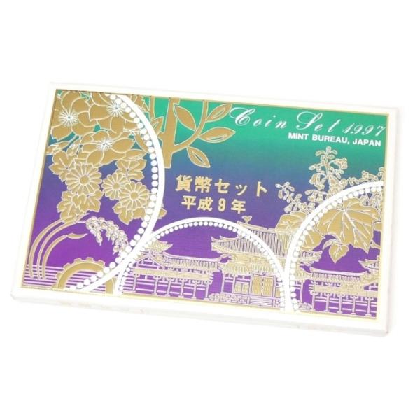 【商品名】: 貨幣セット 1997年 平成9年 ミントセット　【サイズ】: W:14cm H:9cm　【付属品】: 専用ケース（画像に掲載されているもののみ付属します）　【ランク】: 展示未使用品　/箱の黄ばみやコインの経年劣化などあります...