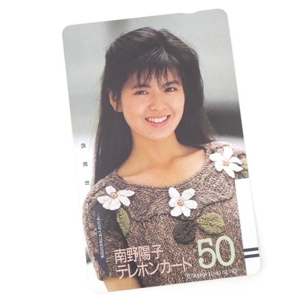 【商品名】: テレホンカード 南野陽子 50度 テレカ　【付属品】: 本体のみ（付属品はありません）　【ランク】: 展示未使用品　/わずかなスレなどはありますが、未使用品のきれいな状態です。　【コメント】: 南野陽子のテレカです。コレクショ...