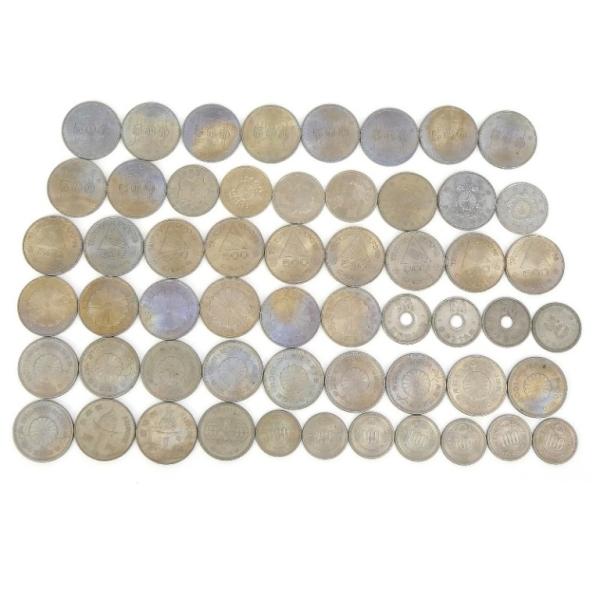 【商品名】: 記念硬貨・旧硬貨いろいろ 56枚セット 13種類 18200円分 記念貨幣　【付属品】: 本体のみ（付属品はありません）　【ランク】: 中古A〜Bランク/多少の小キズやくすみ、汚れ、変色などのある並品です。　【コメント】:コイ...