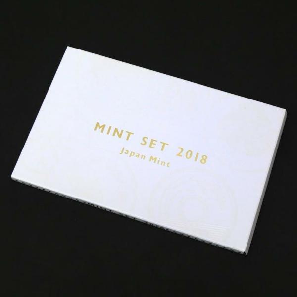 【商品名】: ミントセット 2018年 平成30年 貨幣セット 戊戌　【サイズ】: W:14cm H:9cm　【付属品】: 専用ケース（画像に掲載されているもののみ付属します）　【ランク】: 展示未使用品　/コインの経年劣化などありますが未...