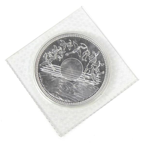 【商品名】: 昭和61年 天皇陛下御在位60年1万円銀貨 パック入り 未開封 記念貨幣 記念硬貨　【サイズ】: /直径:35mm 重さ:20ｇ　【付属品】: 本体のみ（付属品はありません）　【ランク】: 展示未使用品　/パックに僅かなスレな...