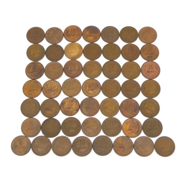 【商品名】: ギザ10 ギザ付き10円硬貨 50枚セット　【付属品】: 本体のみ（付属品はありません）　【ランク】: 中古A〜Bランク/多少の小キズやくすみ、汚れのある並品です。　【コメント】: ギザ付き10円硬貨50枚セットです。コレクシ...