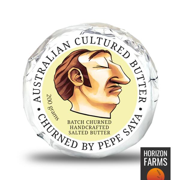 オーストラリア産のグラスフェッド発酵バターをご用意しました。オーストラリア産の牧草牛（グラスフェッド牛）の生クリームに、乳酸菌を加えて発酵させたバターで、程よく美味しい酸味が感じれらます。オーストラリアの新鮮な海水を天日干しして作られた海塩...