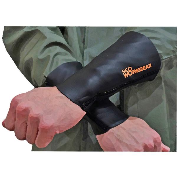 上質のスキンである丈夫なグライドスキンを使用したリストガード。ジャージを貼らないスキンタイプだから水切れ良好。裏地は縦横4方向に伸びるナイロンジャージを使用して伸縮性抜群。袖口からの水の浸入を防ぎます。素材　ネオプレン90%　ナイロン10%