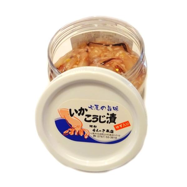 イカの塩辛に麹を加えて上品に仕上げる北陸の郷土料理です。歯ごたえのある厚切りのイカに麹のやさしい甘みがマッチしてクセになる味わい。酒のつまみとしてはもちろん、ご飯のおかずにも！※ご注文を頂いてから発注し、製造元より受け取ったその日の内に発送...