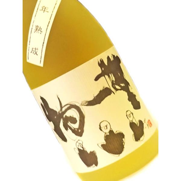 「無一物」とは禅宗の言葉で、何事にも捉われない心の有りようを表します。厳選された原料で造った麦焼酎を、スペイン産のシェリー樽で5年間熟成させています。封を切った瞬間に立ち上がる香りは、樫樽のバニラ香のほか、干したイチジク、クルミ、ナッツなど...