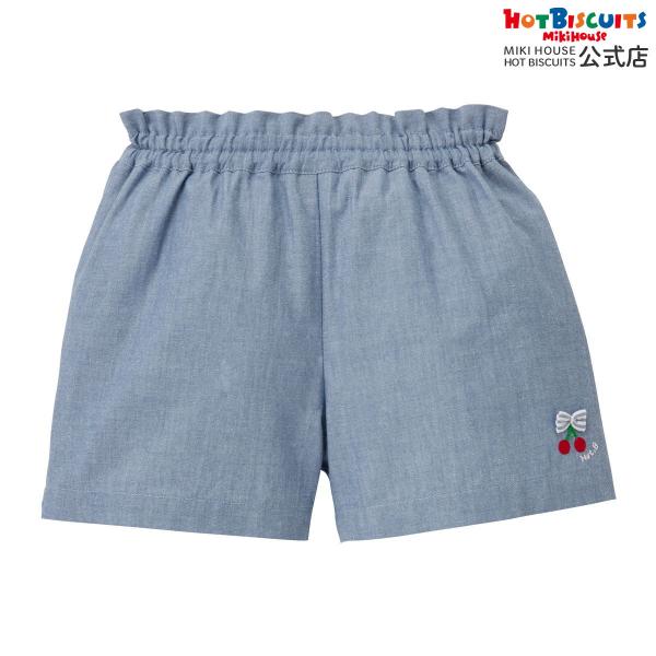 ミキハウス ホットビスケッツのダンガリー素材のキュロットパンツ。バックスタイルにはフリルをあしらい、後ろ姿までかわいらしい印象に。フロントはすっきりとしたシンプルなデザインで、トップスを選ばず合わせやすい一枚です。裾のさりげないリボンモチー...
