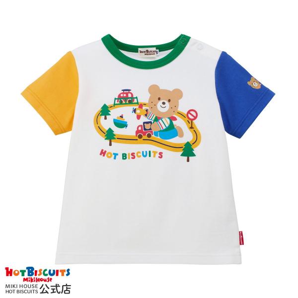 ミキハウス ホットビスケッツの乗り物プリントTシャツ。ビーンズが楽しく乗り物のおもちゃで遊んでいる、見ているだけで楽しくなるかわいらしいデザインです。襟元や袖口はマルチカラー配色で、ホットビスケッツらしい明るい雰囲気に。お袖のワンポイント刺...