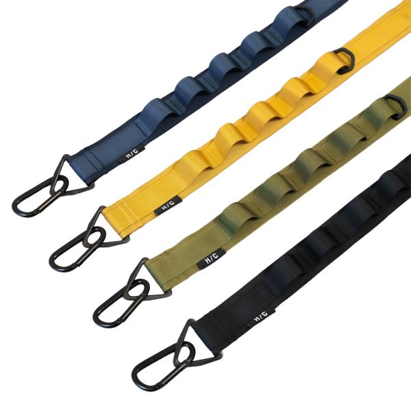 サイズ：長さ 約127〜85cm × 幅 約4cm重量：約128g素材：ポリエステル100%付属品：カラビナ2個／スマホアタッチメント・LEDランタンやシェラカップを引っ掛けて移動できる・付属のクリップでスマホを引っ掛けられる・長さ調整可能...