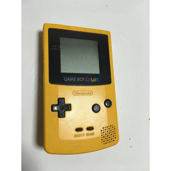 １枚目の商品画像はサンプル画像です。実際に届く商品と異なりますので、2枚目以降の画像が現品画像でございますのでご覧ください。（2枚目以降の画像がない商品もございます）ゲームボーイカラー本体のみ本体のみ。アダプターなどはついておりません。年代...