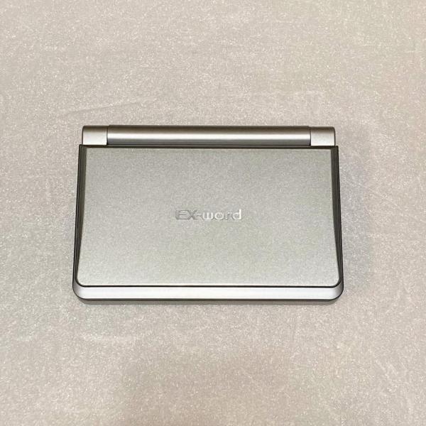 １枚目の商品画像はサンプル画像です。実際に届く商品と異なりますので、2枚目以降の画像が現品画像でございますのでご覧ください。（2枚目以降の画像がない商品もございます）画面サイズ：5型 / バックライト：対応 / タッチパネル対応 / キー配...