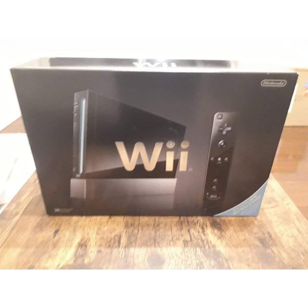 １枚目の商品画像はサンプル画像です。実際に届く商品と異なりますので、2枚目以降の画像が現品画像でございますのでご覧ください。（2枚目以降の画像がない商品もございます）セット内容 ■Wii本体×１ ■Wiiリモコンプラス×1 ■ヌンチャク（拡...
