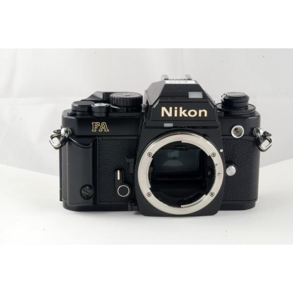 １枚目の商品画像はサンプル画像です。実際に届く商品と異なりますので、2枚目以降の画像が現品画像でございますのでご覧ください。（2枚目以降の画像がない商品もございます）ブラック Nikon FA フィルムカメラ。ブラックフィルムカメラNiko...