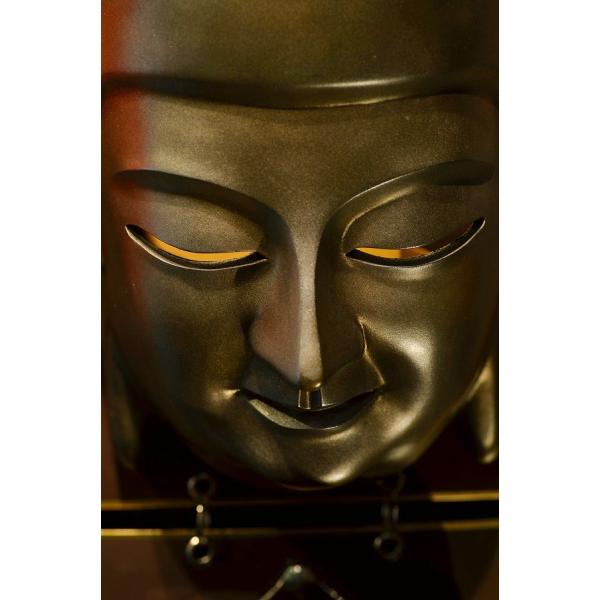 ミロクメン(ブラッシュゴールド)これまでデパート展示会での店頭販売および雑誌販売のみでしたが、好評につき、いよいよ通常販売が決定。サイズ：（仏面単体）縦25cm×横20cm×奥行13cm材質　：レジン製伝統、古えの行道面・仏面を研究の末、現...