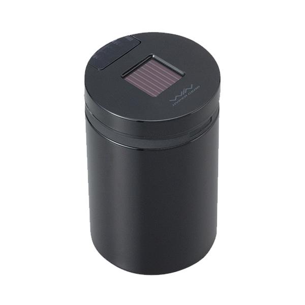 純正や後付けのドリンクホルダーにすっぽり収まる置き型タイプの缶灰皿です。夜間や暗い場所でのご使用に便利なソーラー充電で光るブルーLED照明付き。（LEDの点灯消灯はフタの開閉角度に伴って作動します。）差し込むと火が消える消火穴2つ付き。タバ...