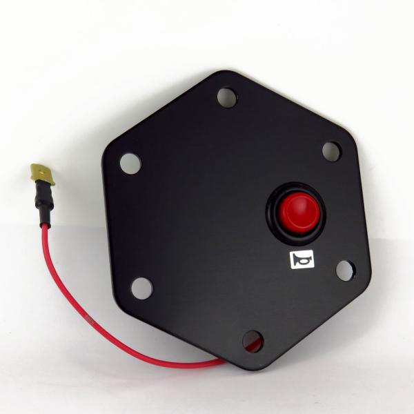 PLATE HORN BUTTONMOMOタイププレートカラー：つや消しブラックボタンカラー：レッドプレートサイズ：約86.3mm×約77mm×厚み約2mm【注意事項】付属の5×15ボタンボルトでホーンプレートとステアリングを共締めし、ボス...