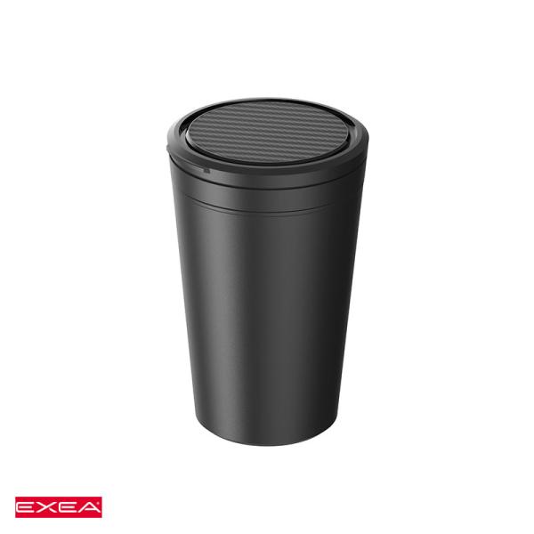 ●カーボンテクスチャ＆ブラックボディでクールでスポーティな印象の灰皿です。●スーパースリムの太さまで対応の消火穴とタバコ置き。●タバコの吸い殻が約90本入ります。■製品サイズ：H135×W86×D87■品番：ED-237■メーカー：星光産業