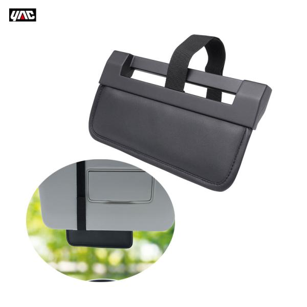 ●純正サンバイザーに取り付けて使うミニサイズのレザー調サンバイザーです。●前後左右に位置を調節できます。●ベルトで取り付けるだけの簡単取付です。●巻きつけ可能サイズ : 320〜520mmカラー : ブラック品番 : LS-142メーカー ...