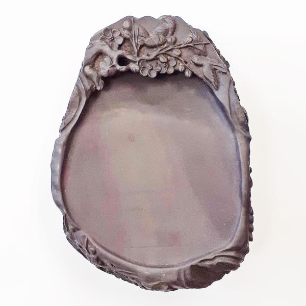 【商品説明】麻子坑は「端渓三大名坑」の一つです。 斧柯山の端渓水一帯に産する硯石でつくられた硯で、「麻子坑」は「老坑」から約六百メートル上の山腹に位置します。老坑や坑仔巌と肩を並べるほどの評価があり、墨のおりがよく磨る性能も衰えにくいなど、...