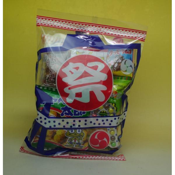 サッポロポテト、キャラメルコーン、キャベツ太郎どんどん焼、ヤングドーナツカギチョコ、クッピーラムネ、どーん太郎 の8点セットです。