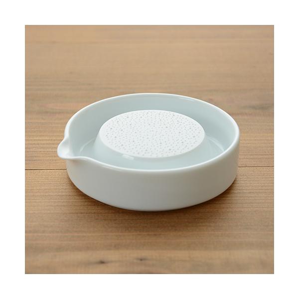 メーカー：KIHARA（キハラ）デザイナー：小泉誠アイテム名：SITAKU（支度） しょうがおろし器サイズ：φ10 x H3cm素材：磁器生産地／有田焼*レンジ・食洗機OK*擦る、絞る、おろす、保つ、置くという、食事の支度を少しだけ台所から...