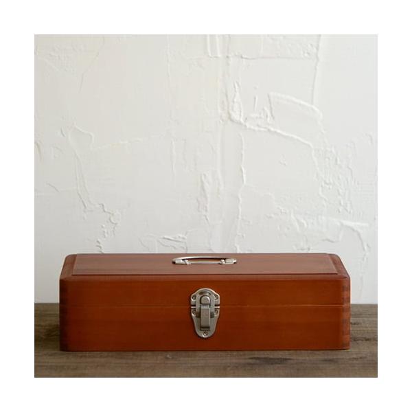 ブランド：倉敷意匠商品名：ツガのお道具箱サイズ：幅30.2×奥行き16×高さ7.5cm素材：ツガ材（ウレタン塗装仕上げ）＊シンプルな木製の道具箱シリーズは倉敷意匠の定番アイテムです＊マスキングテープの収納にぴったりの道具箱、筆記用具やデスク...