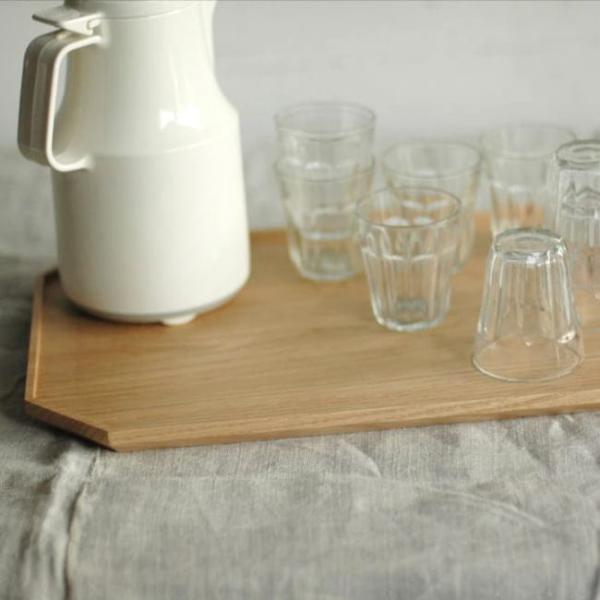 ブランド：倉敷意匠商品名：栗の八角トレイ Lサイズ：w37 × d26 × h1.8cm素材：栗材（ウレタン塗装仕上げ）＊丁寧につくりこまれた倉敷意匠の栗素材の八角トレイ＊美しい木目と落ち着いた色合いが特徴の栗の木を使っています＊使うほどに...