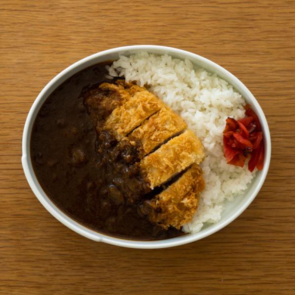 ●波佐見焼の窯元と各方面のスペシャリストの知恵を掛け合わせてつくったカレー皿《デザインした吉行 良平のコメント》カレーが、一番すきな料理です。カレーの日は、食べる量をいつもより気持ち多めにしたくなります。茹でたブロッコリー等の野菜をそえたり...