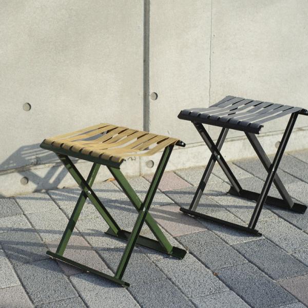 ブランド：amabro アマブロ商品名：MINI FOLDING STOOLカラー：2種類（Sand × Olive、Black × Gray）サイズ：w280×h310×d275mm耐荷重：150kg重量：約1,200g●アウトドアやガー...