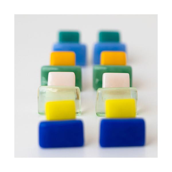 カテゴリ：ファッション >アクセサリー >レディース＞ピアス・イヤリングブランド：matka（マトカ）本体サイズ：約1.5cm × 約1.5cm＊金具を除いたサイズです＊手作りのため1点ごとにサイズに若干の個体差があります素材：...