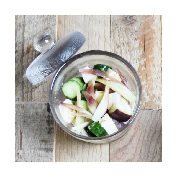 カテゴリ：キッチン、台所用品＞保存容器、ケース＞漬け物容器ブランド：KINTO（キントー）アイテム名：浅漬鉢 クリア素材：ソーダガラスサイズ：φ130 x H95 mm容量：640ml＜ご注意事項＞・食器洗浄機OK“旬の野菜のおいしさを余す...