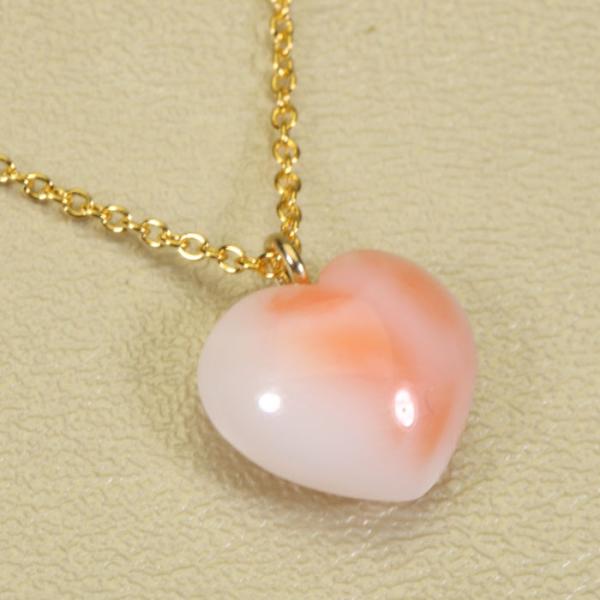 【サイズ】 チェーン：40cm【珊瑚サイズ】10mm×9.4mm【重さ】 1.4g（チェーン込） 【金具素材】 チェーン：真鍮メッキ【珊瑚種類】深海珊瑚【商品説明】＊チェーン付きです。深海珊瑚特有の、可愛い色合いのハートのペンダントです。使...